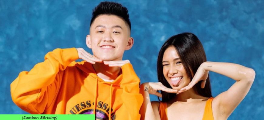 Rich Brian dan NIKI Musisi Lokal yang Dicintai Hingga Level ...